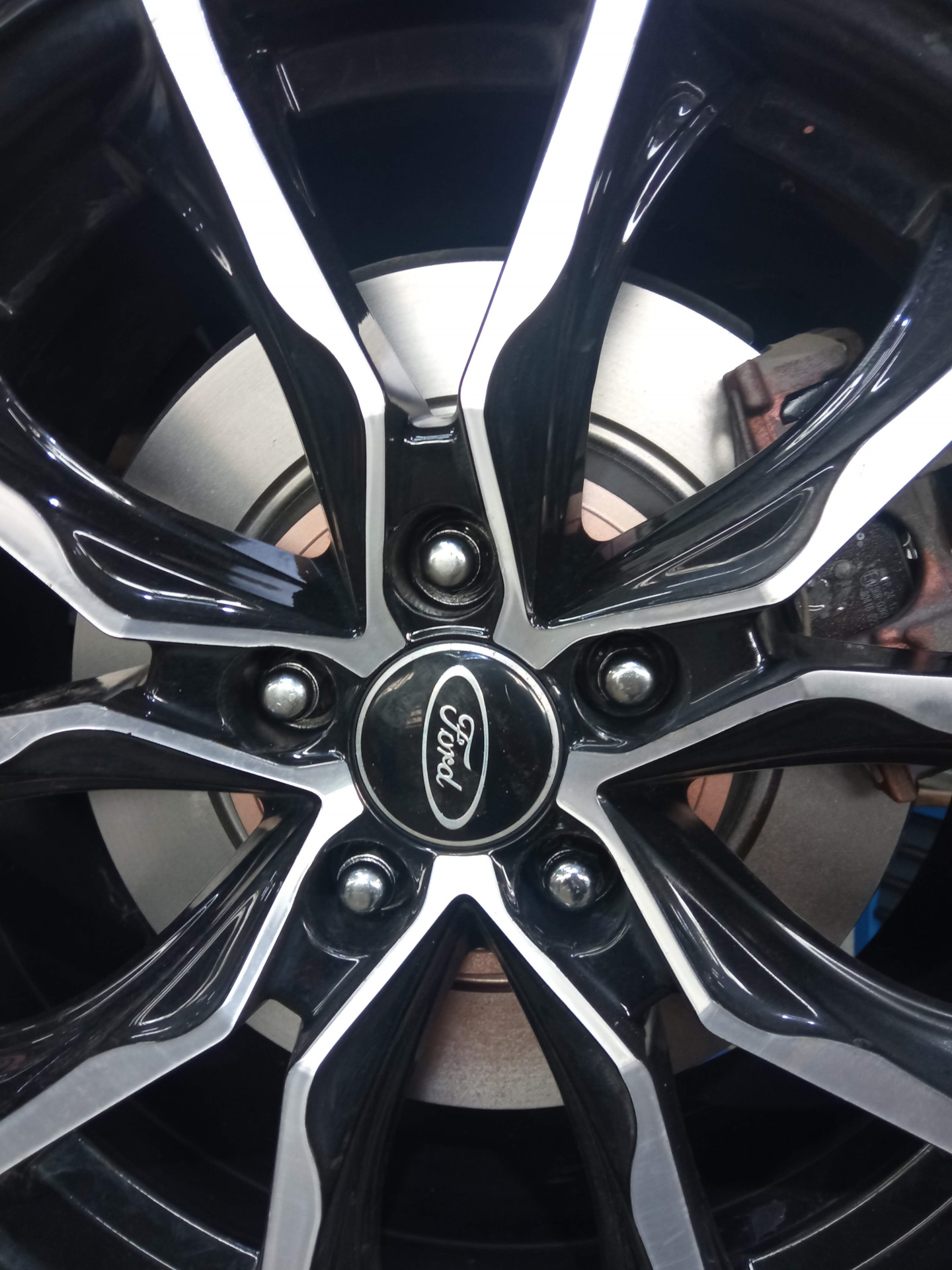 Задние тормозные диски и колодки Brembo — Ford Kuga (2G), 2,5 л, 2017 ...