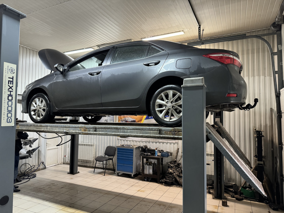 Замена масла — Toyota Corolla (160), 1,3 л, 2014 года | плановое ТО ...