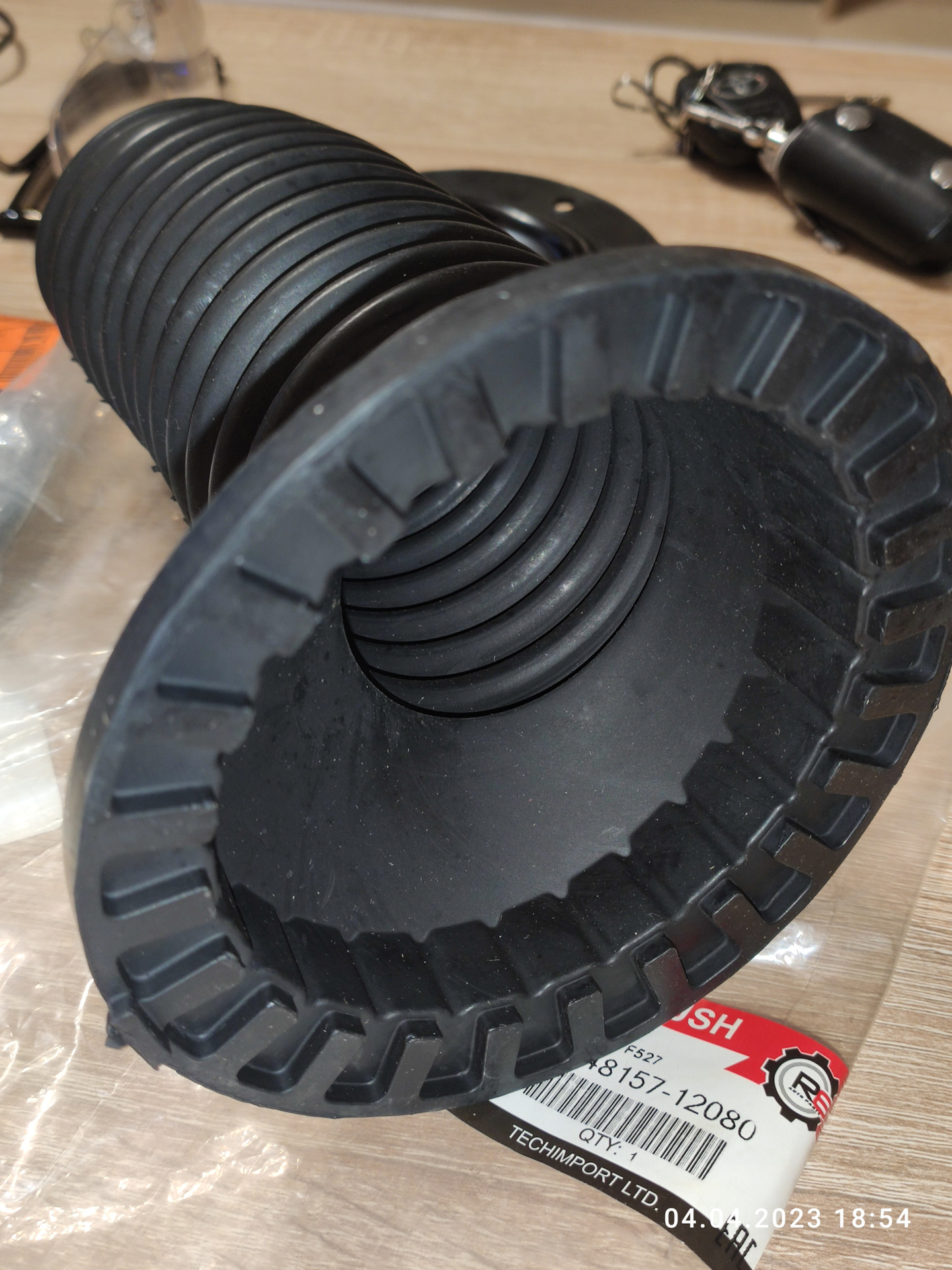 Замена передних стоек, и рулевых наконечников. — Toyota Avensis II, 2 л ...