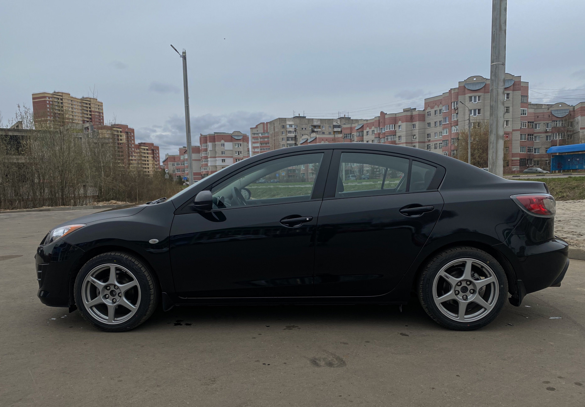 Фото с new дисками — Mazda 3 (2G) BL, 1,6 л, 2011 года | колёсные диски | DRIVE2