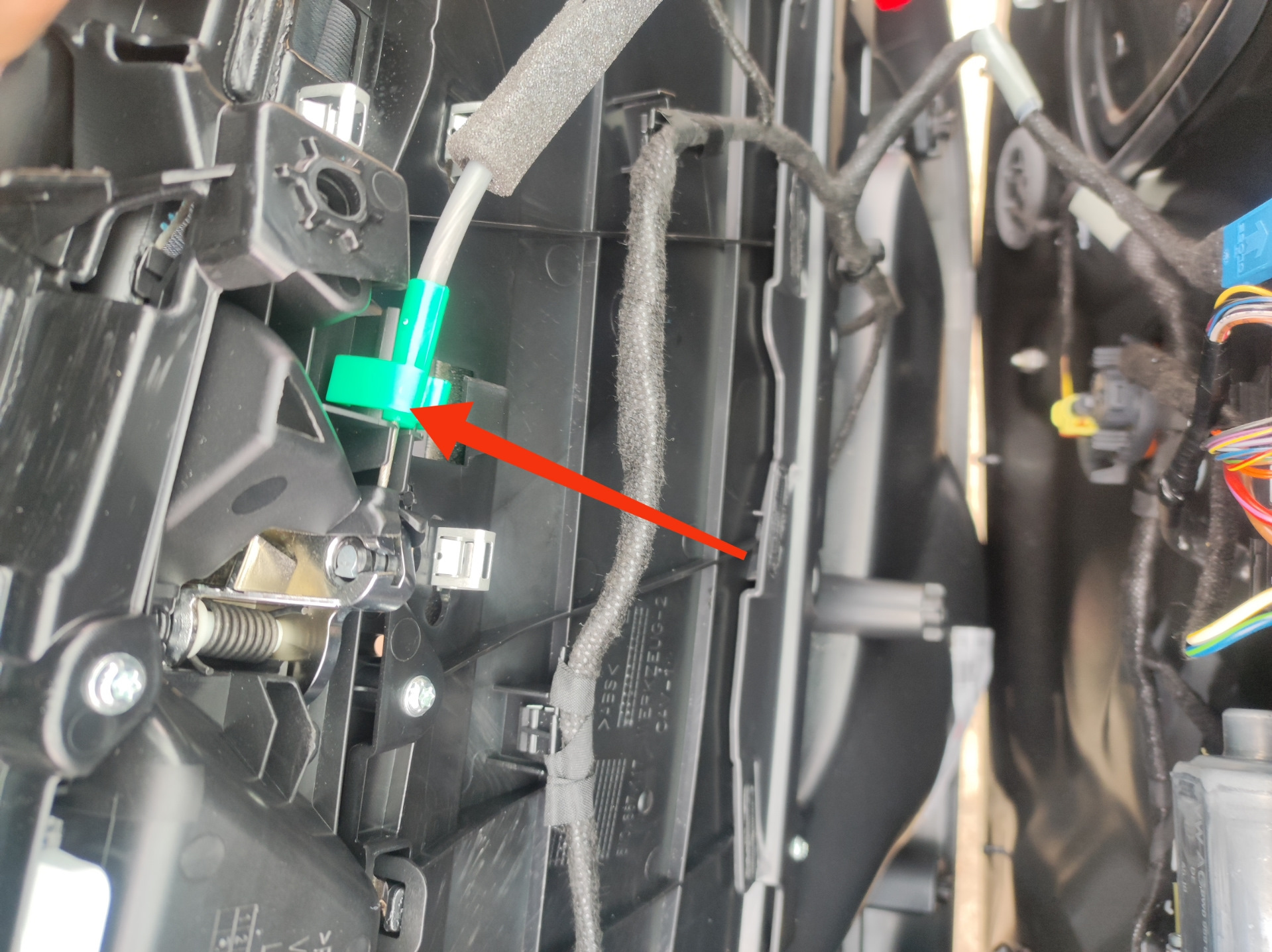 Снятие дверных карт Audi A4 b9 — Audi A4 (B9), 2 л, 2019 года | своими ...