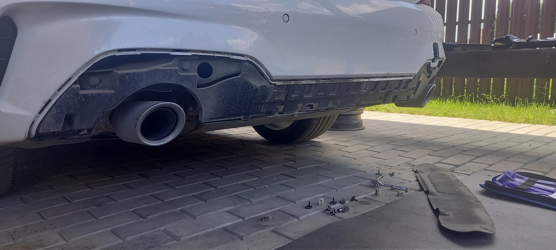 Установка черных насадок от 340i и заднего диффузора — BMW 3 series ...