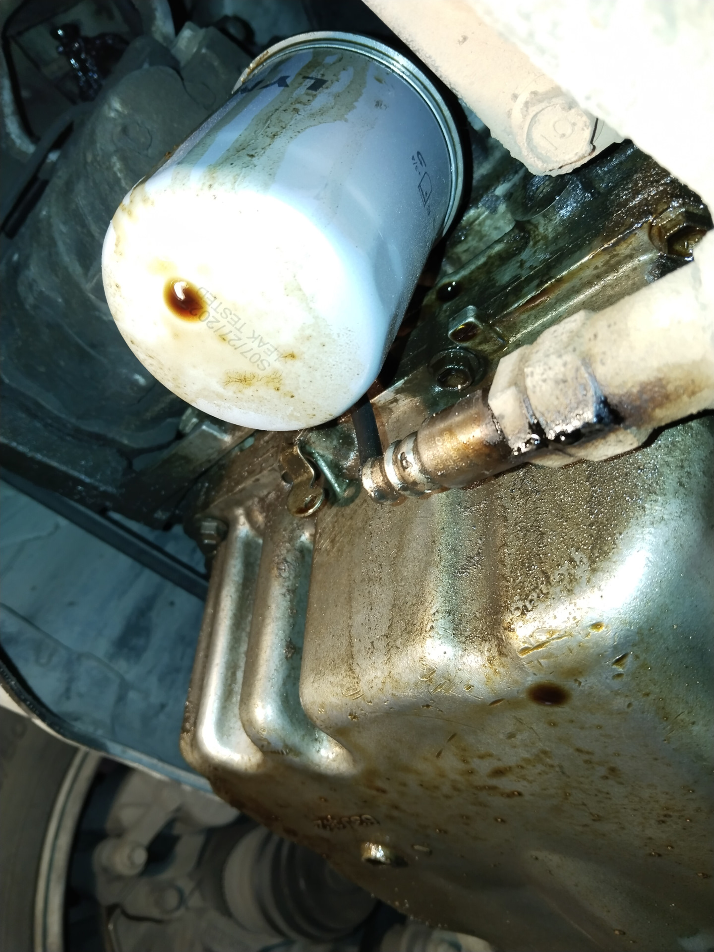 Замена прокладки масляного фильтра — Suzuki Liana, 1,5 л, 2006 года ...