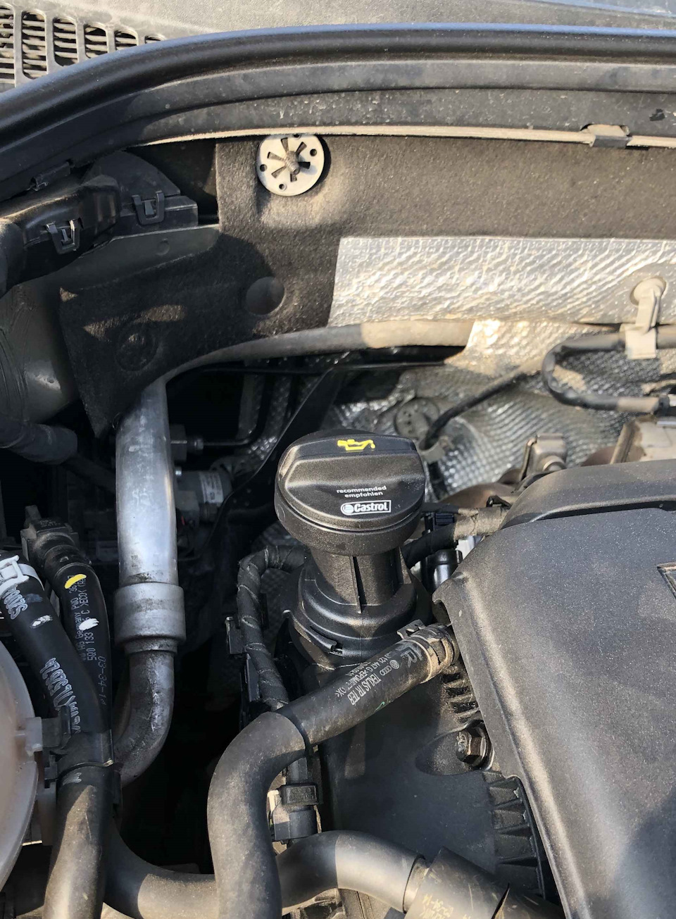 06K103281A Патрубок для заливания масла VAG | Запчасти на DRIVE2