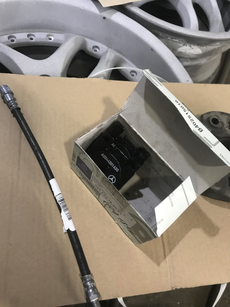 A0044201620 Комплект колодок тормозных 4шт Mercedes | Запчасти на DRIVE2