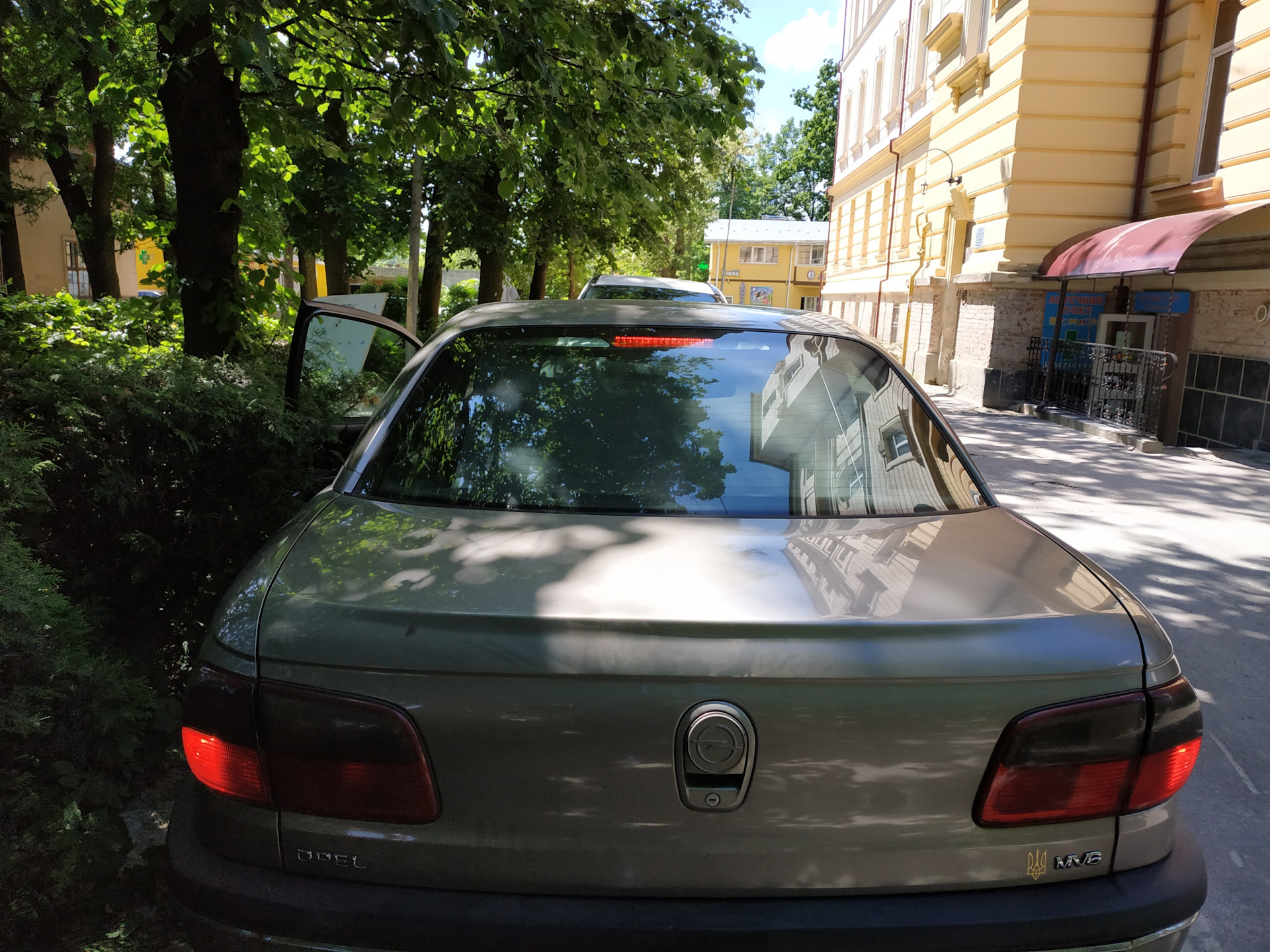 Установил себе дополнительный стоп — Opel Omega B, 3 л, 1994 года ...