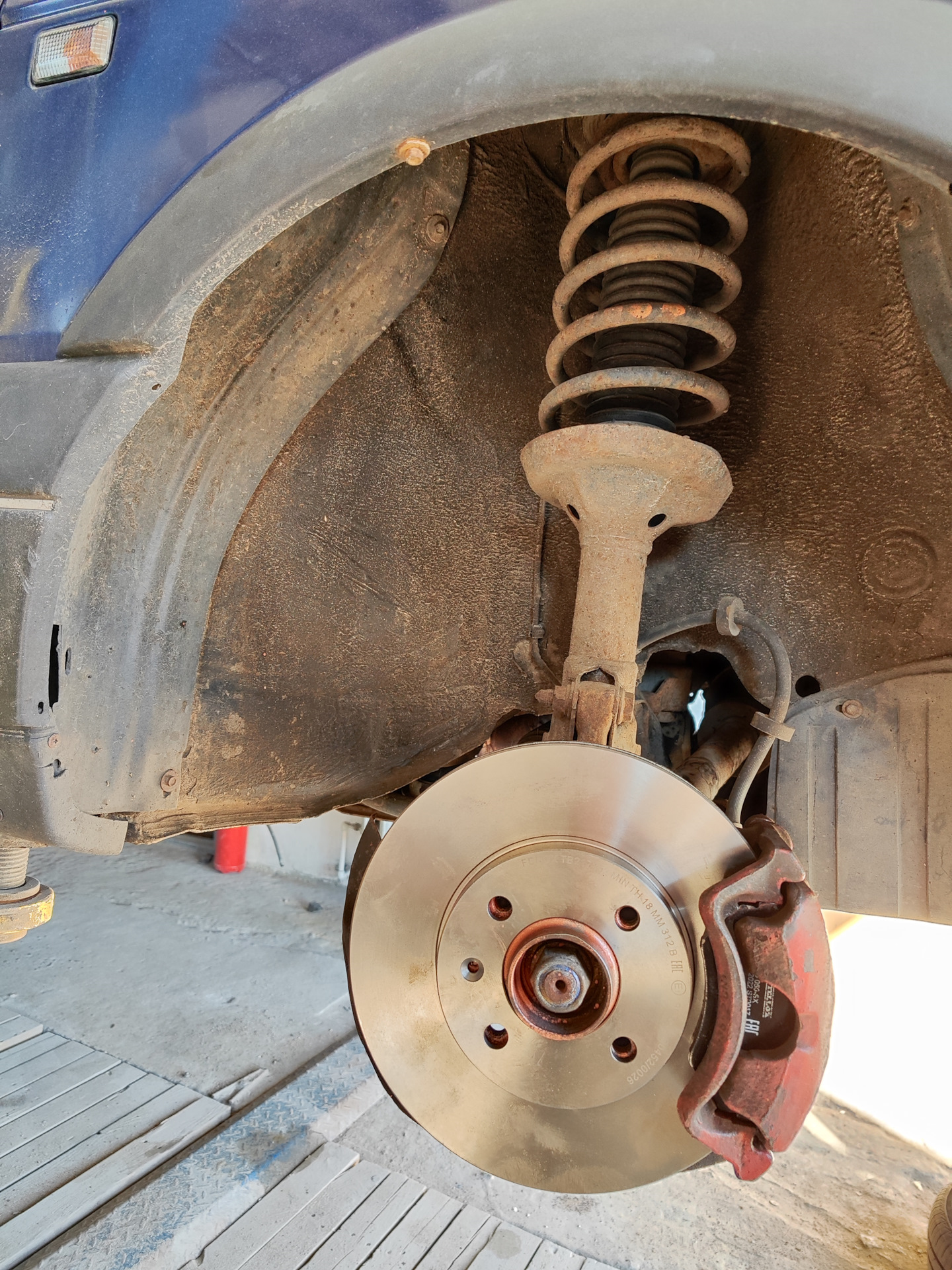 Диски, подшипники, пыльники, колодки — Volkswagen Passat B3, 2 л, 1991 ...