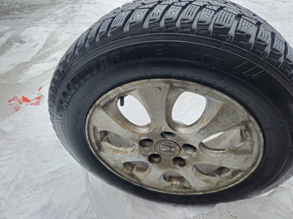 Шины зимние шипованные Maxxis 205/65 R16, литые диски Honda 6,5Jx16 ...