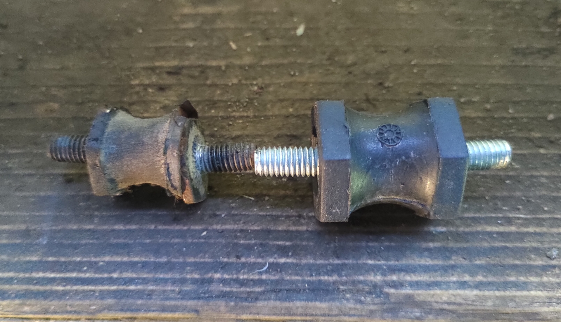 Восстановление передних нижних прямых рычагов, замена подушки патрубка ...