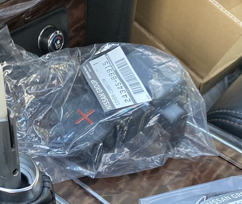 Новый аккум и крышки на его клеммы — Nissan Patrol (Y62), 5,6 л, 2011 ...