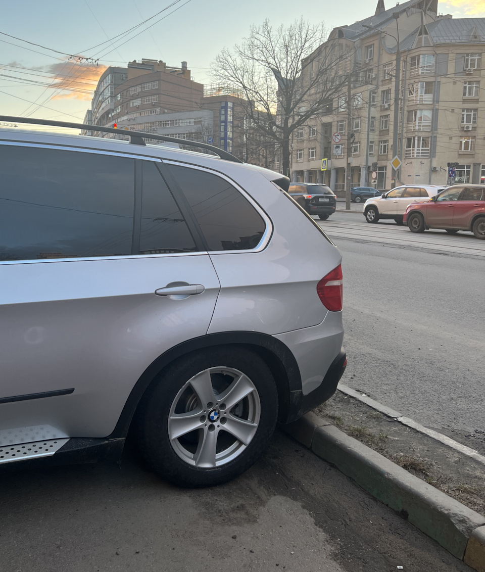 Выхожу — а она лежит / замена задних пневмобаллонов — BMW X5 (E70), 4,8 л, 2007 года | поломка ...