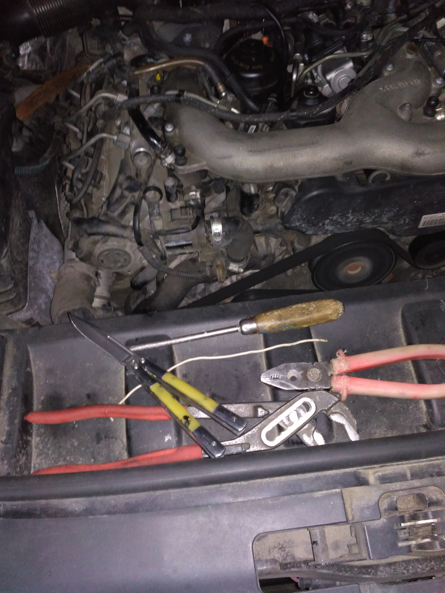 CASA. Замена термостата EGR — Audi Q7 (1G), 3 л, 2008 года | плановое ...