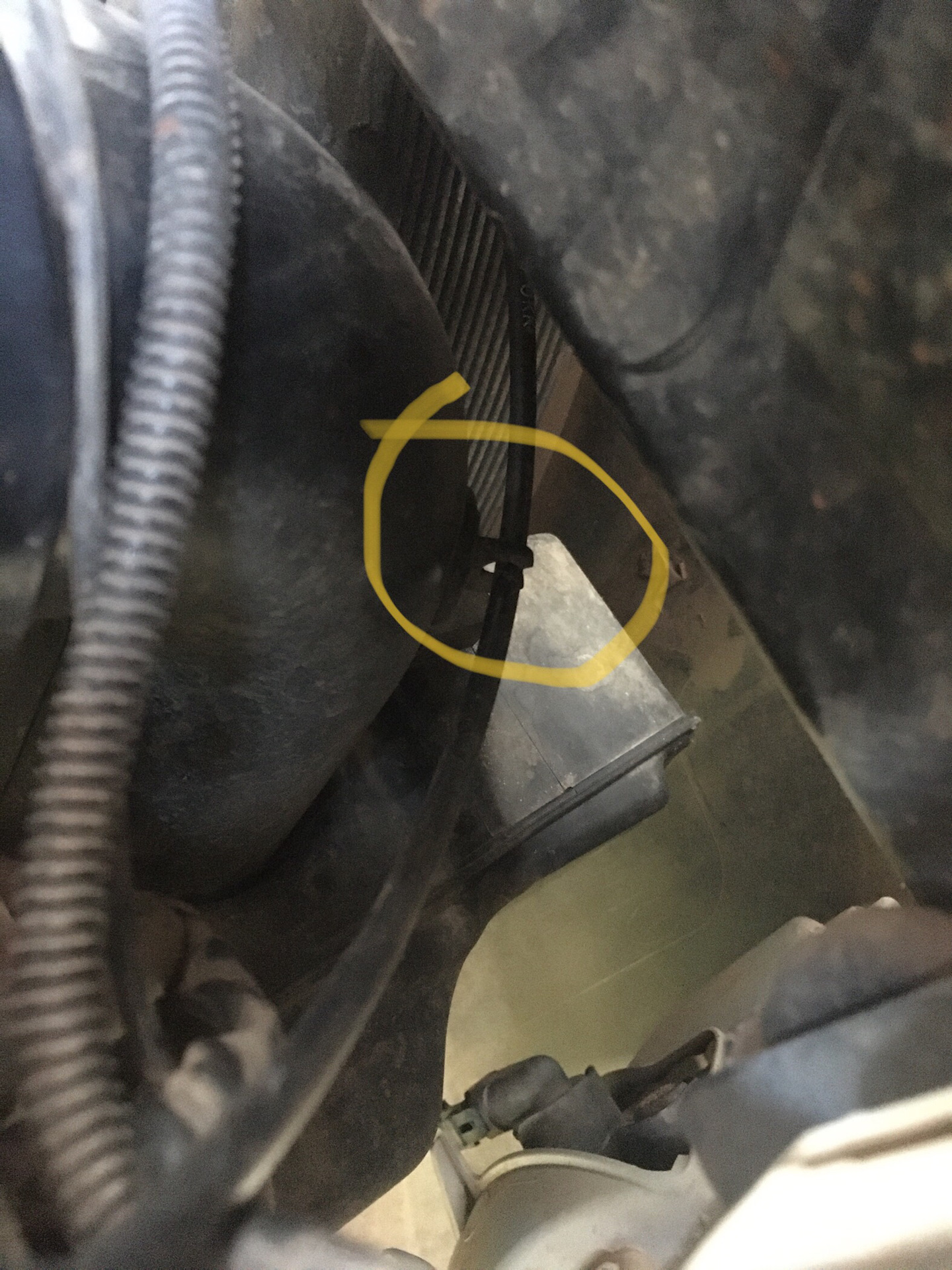 Замена троса капота — Hyundai Solaris (1G), 1,6 л, 2011 года | своими ...