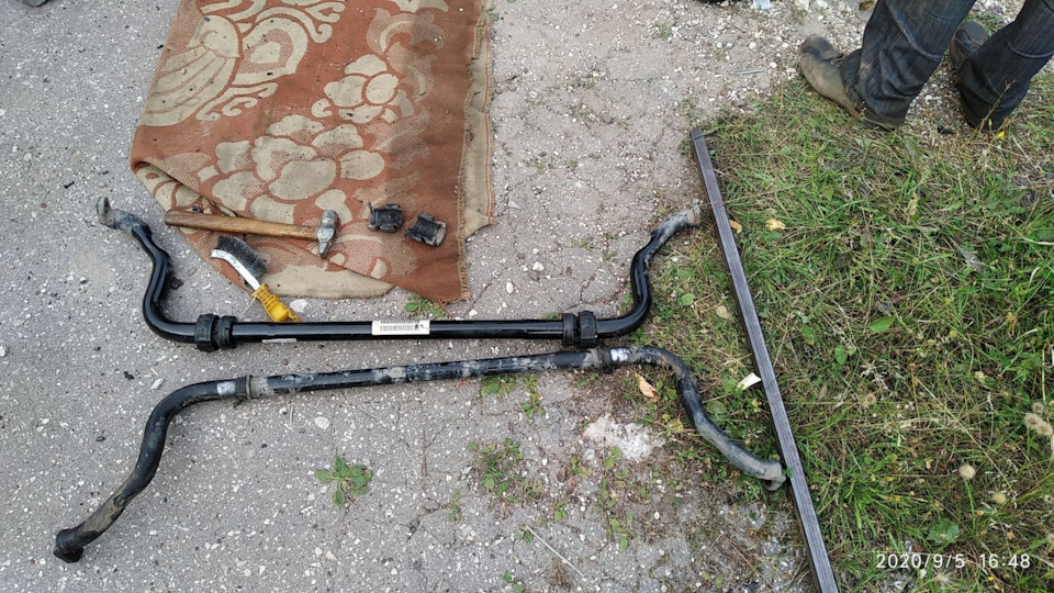 Замена переднего стабилизатора — Volkswagen Touareg (1G), 3 л, 2008 ...