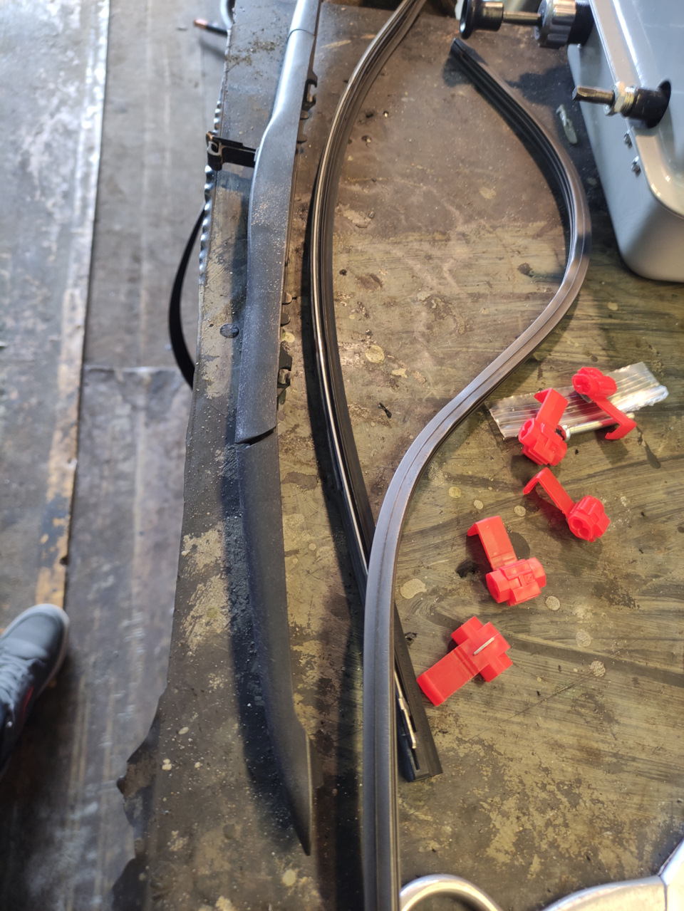 Стеклоочистители (дворники) смена резинок — Toyota Land Cruiser Prado ...