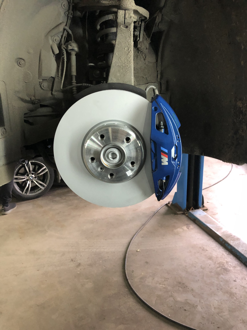 Тормоза brembo 4 pot. — BMW 5 series (F10), 3 л, 2012 года | тюнинг ...