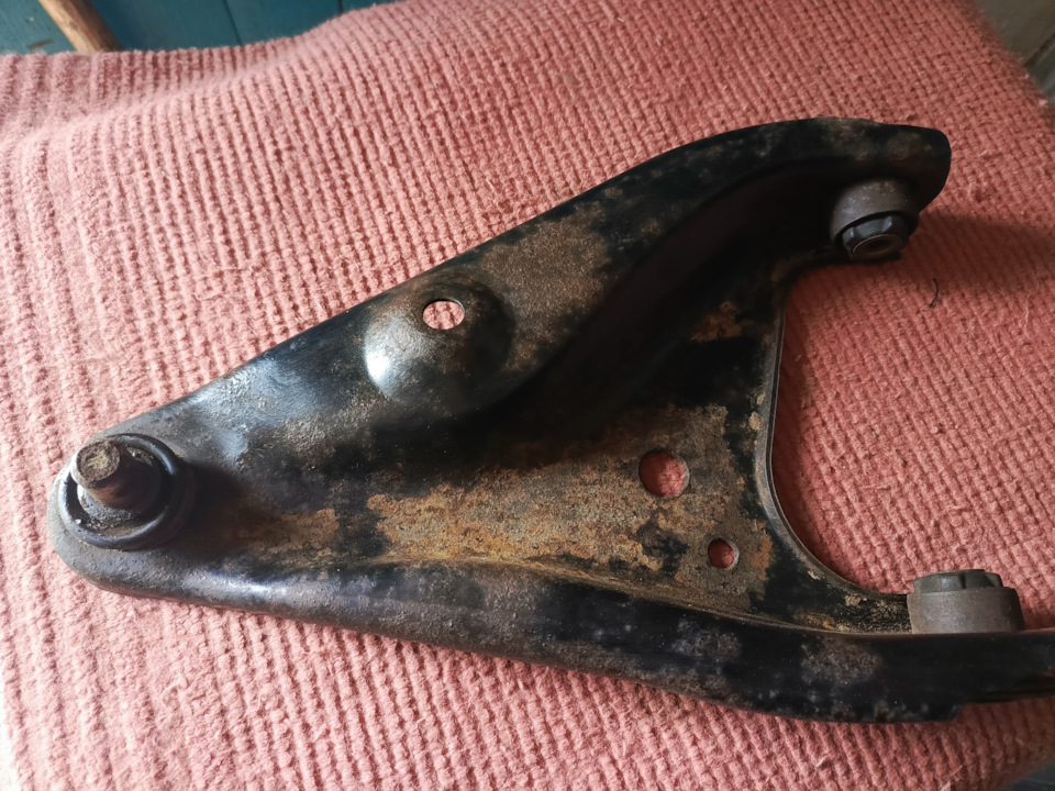 Вторая замена правого рычага — Renault Sandero 2G, 1,6 л, 2015 года ...