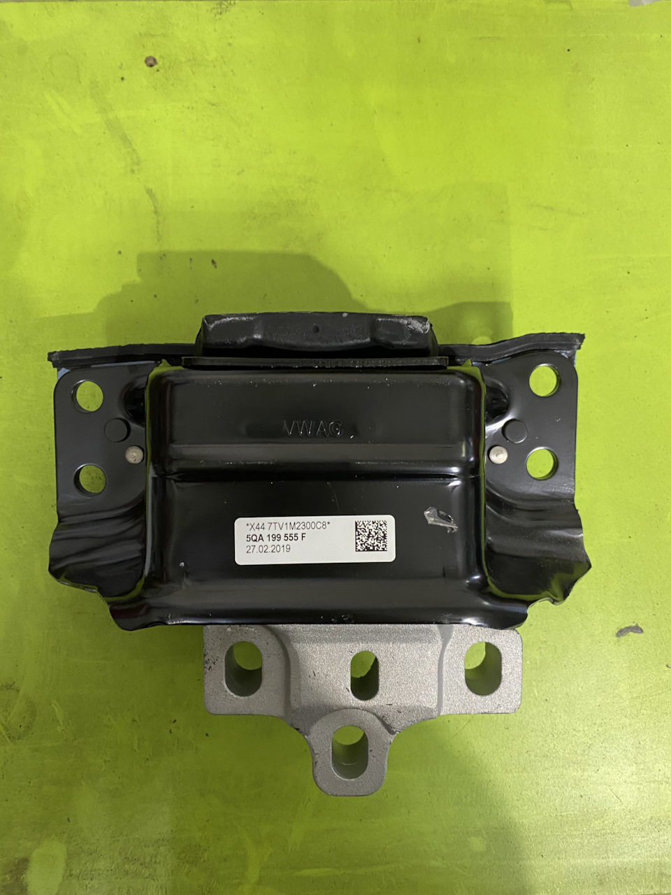 5QA199555F Подушка (опора) КПП VAG | Запчасти на DRIVE2