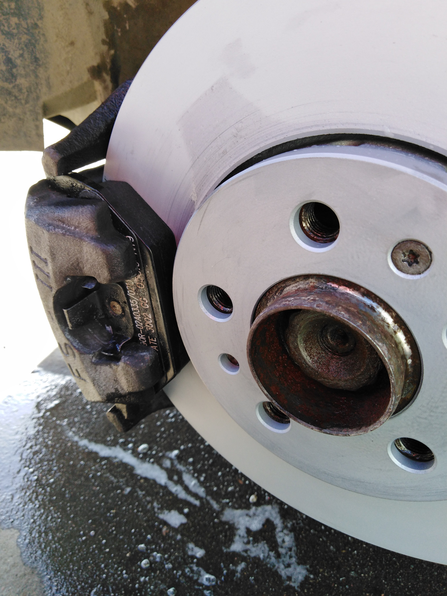 Замена тормозных трубок — Mercedes-Benz C-class (W204), 3,5 л, 2011 ...