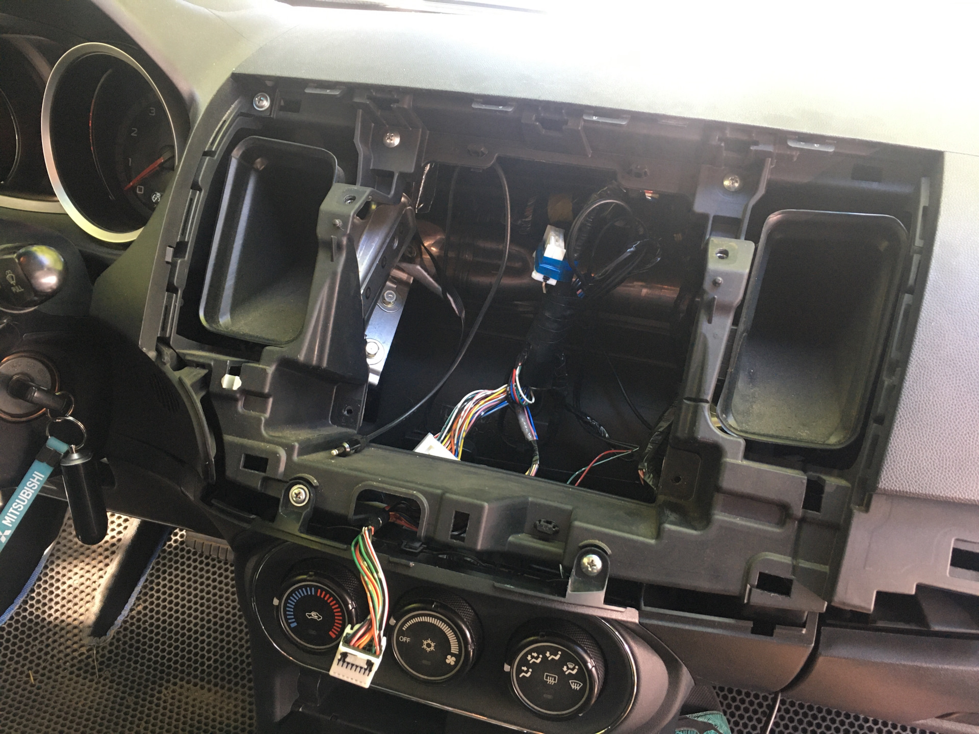 Установил ГУ на Андроиде — Mitsubishi Lancer X, 1,8 л, 2008 года ...