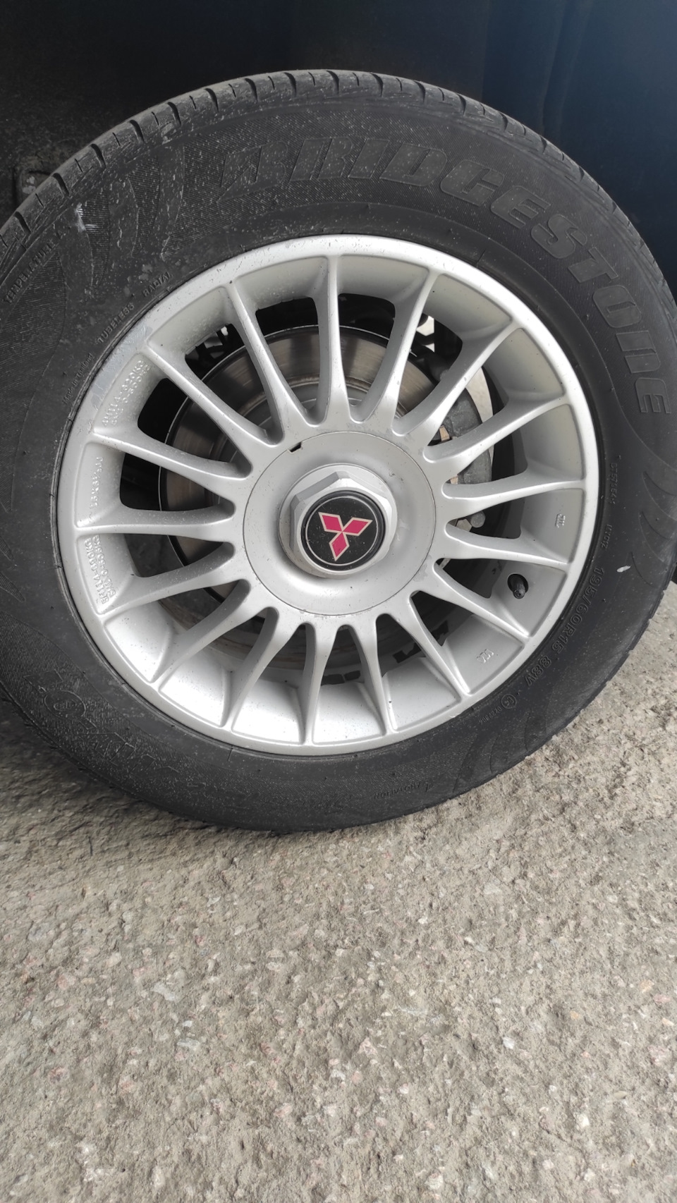 Заглушка диска — Mitsubishi Lancer IX, 1,6 л, 2004 года | колёсные ...