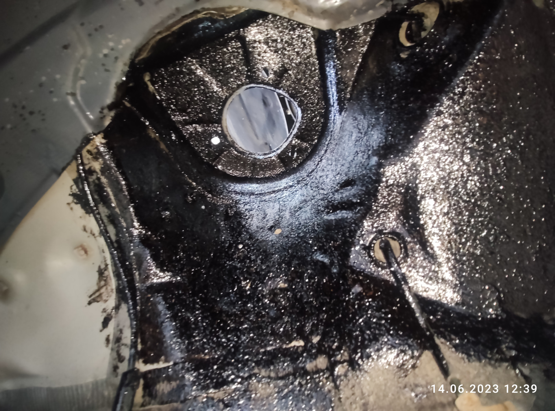 Замена передних стоек, и рулевых наконечников. — Toyota Avensis II, 2 л ...