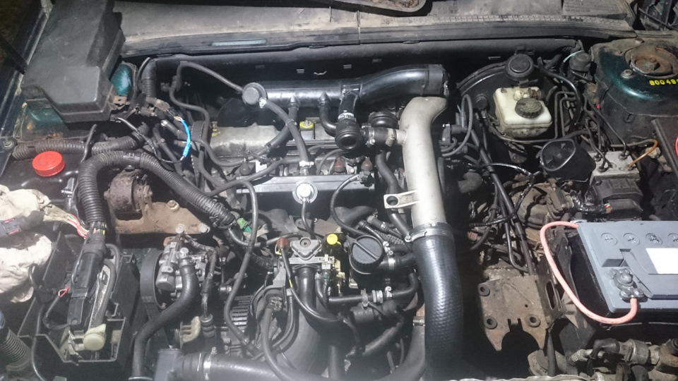 Дымит, сильно заливает свечи — Peugeot 406, 2 л, 1998 года | поломка ...