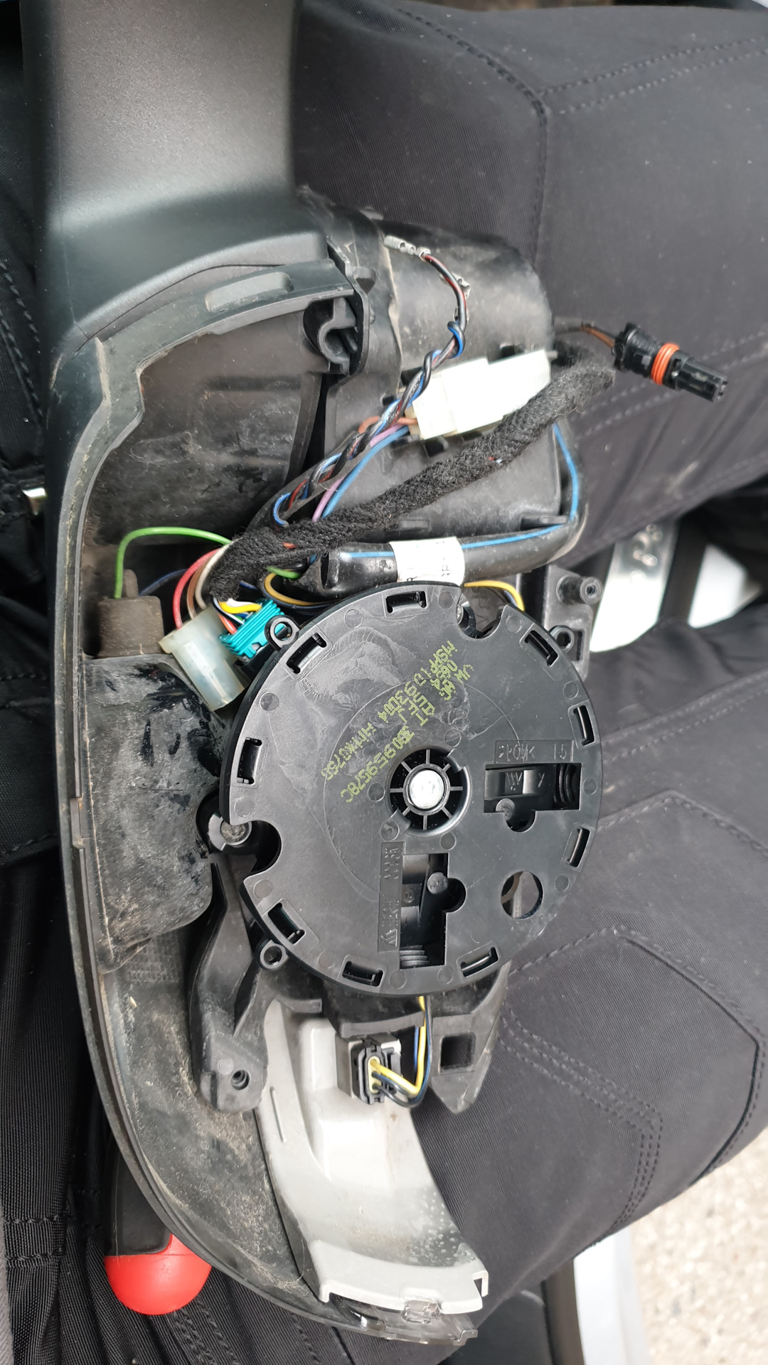 [Retrofit] Passenger mirror memory (down on reverse) — Volkswagen ...