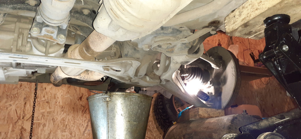 Решил поменять масло в ДВС. — Honda Pilot (2G), 3,5 л, 2008 года ...
