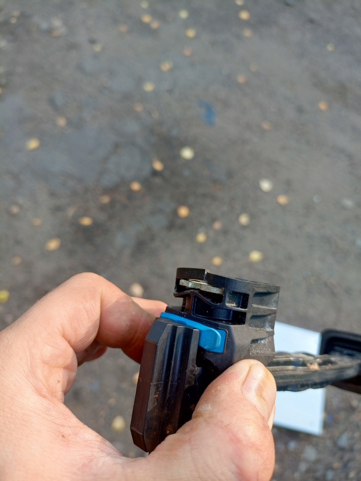 Замена ограничителя двери. — Volkswagen Golf Alltrack (Mk7), 1,8 л ...