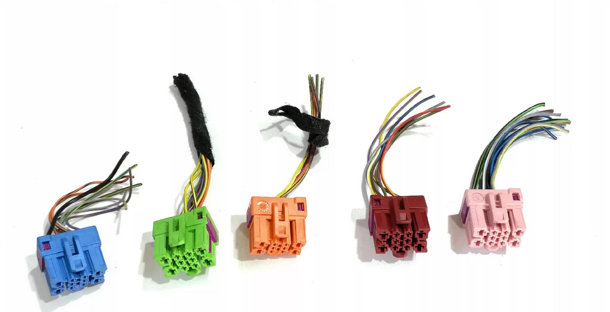 Помогите найти номера фишек для памяти сидений.(Вроде нашел ...