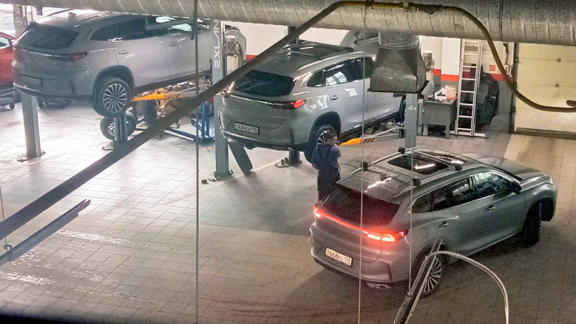 По гарантии заменил сайлентблоки в передних рычагах. — Exeed TXL, 1,6 л, 2023 года | визит на ...