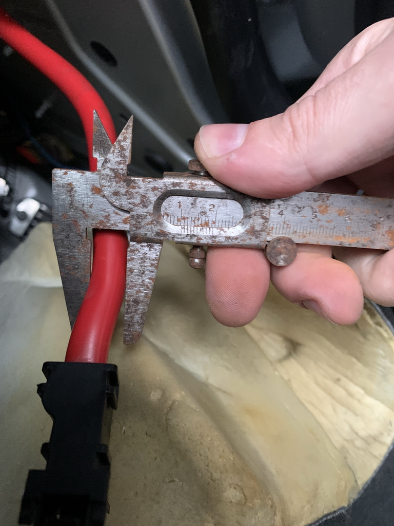 Кабель токораспределительной коробки под бардачком В+ BMW N43 — BMW 1 ...