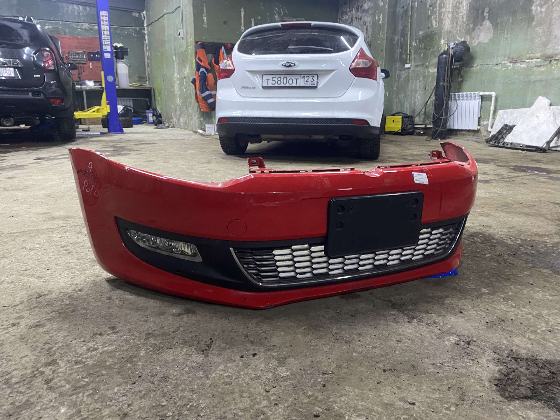Передний бампер от поло хэчбек на седан — Volkswagen Polo Sedan, 1,6 л ...
