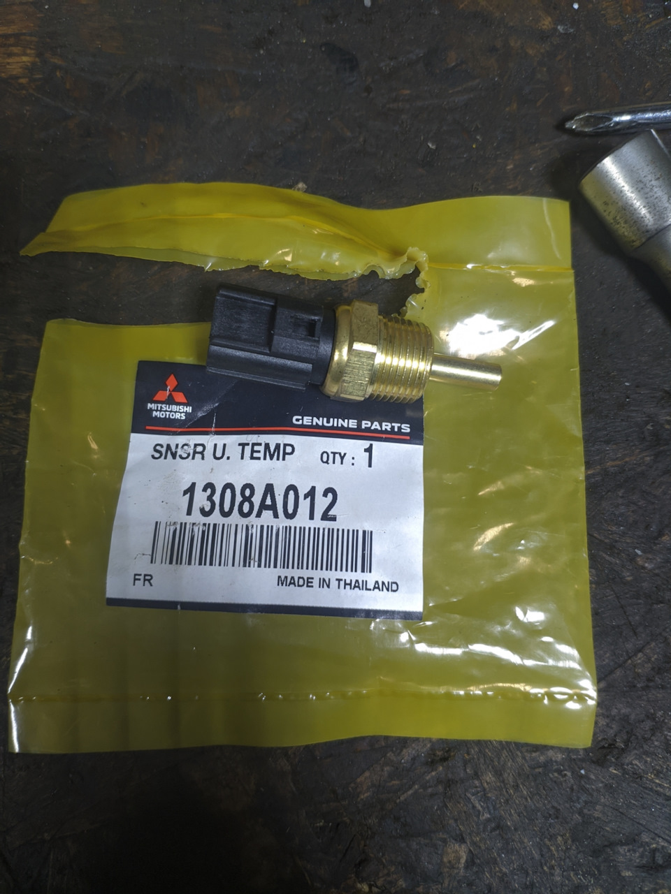 Датчик температуры ОЖ. — Mitsubishi Colt VI, 1,3 л, 2008 года ...