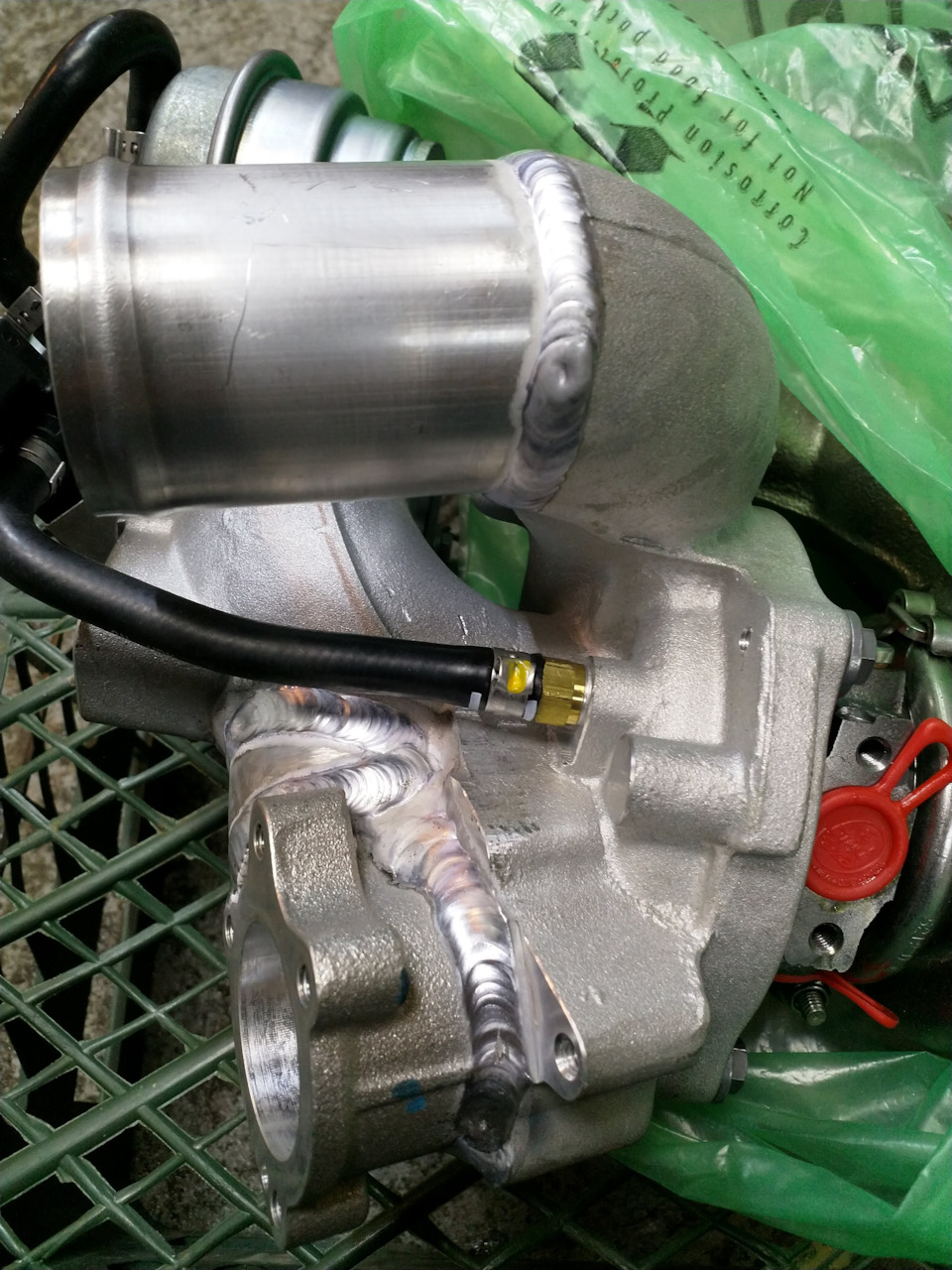 Замена турбы, впуск 3.2-3.6 и перенос аккума в багажник — Volkswagen ...