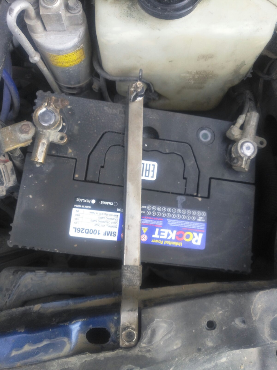 АКБ и его крепление — Toyota Crown (S140), 3 л, 1993 года | своими ...