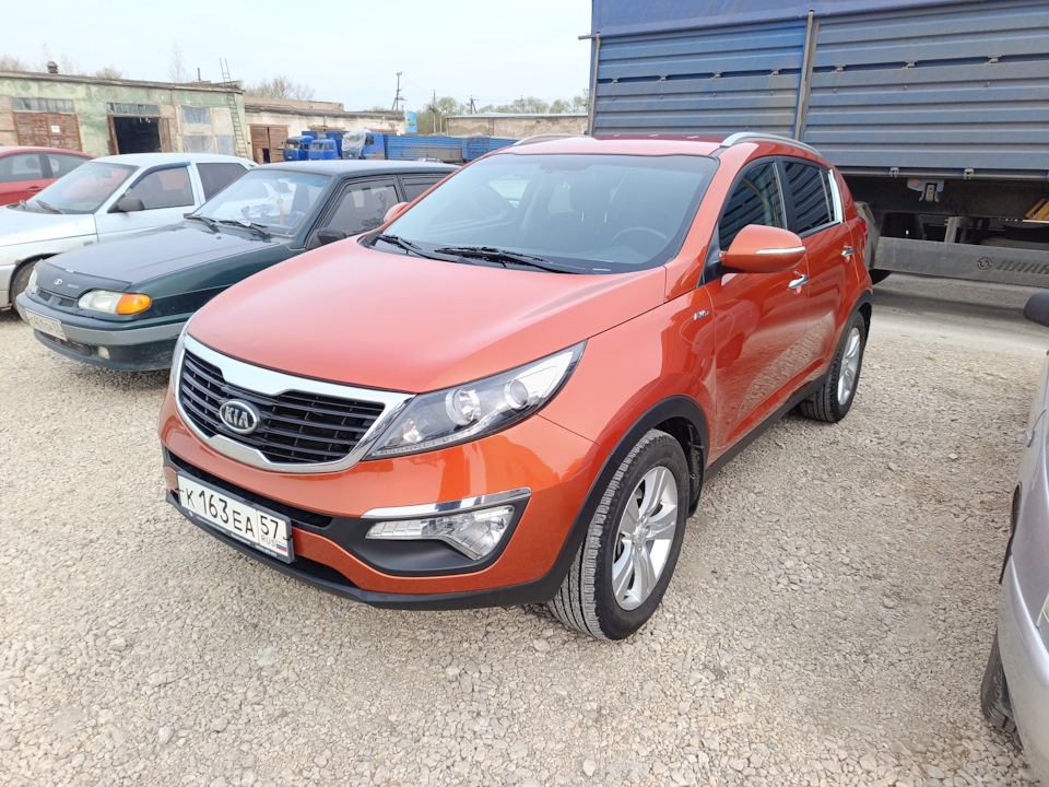 Замена ламп ближнего света — KIA Sportage (3G), 2 л, 2012 года ...