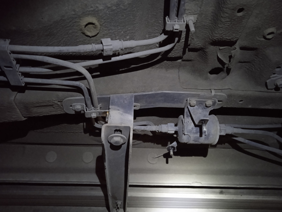 Замена бензонасоса и топливного фильтра — Lifan X60, 1,8 л, 2017 года ...