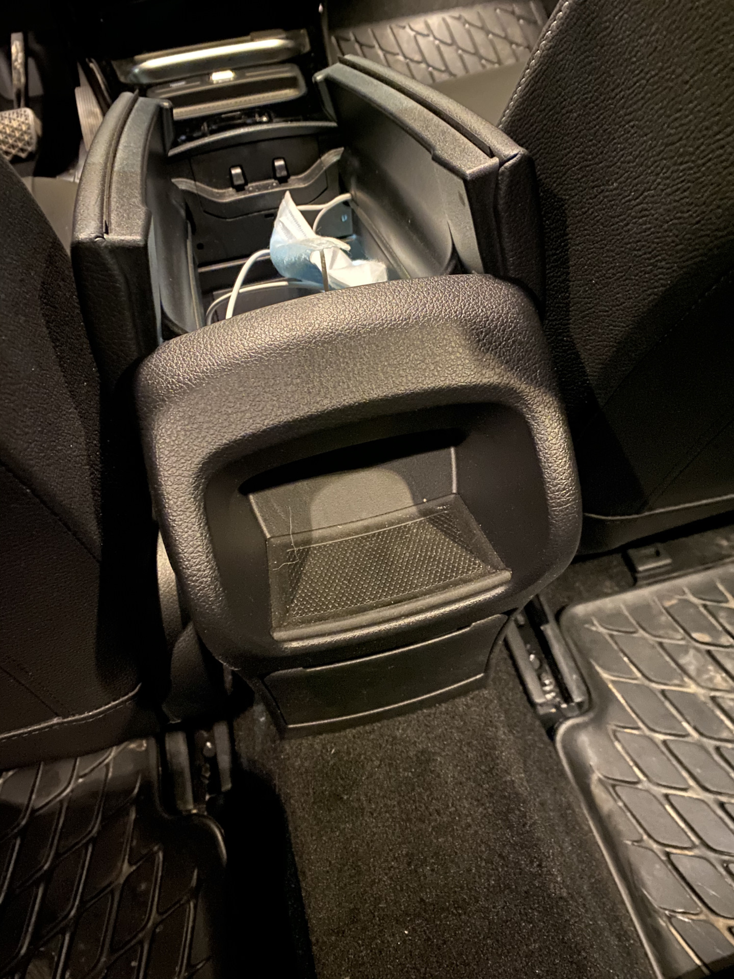 #14. Установка дефлекторов обдува для задних пассажиров. — Mercedes ...