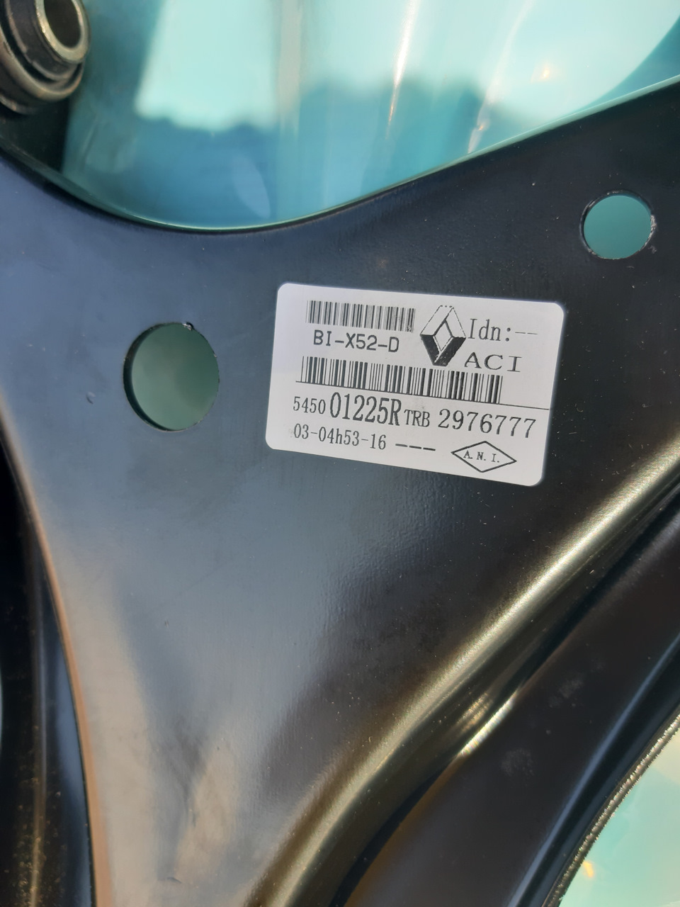 545001225R Рычаг нижний передений правый RENAULT | Запчасти на DRIVE2