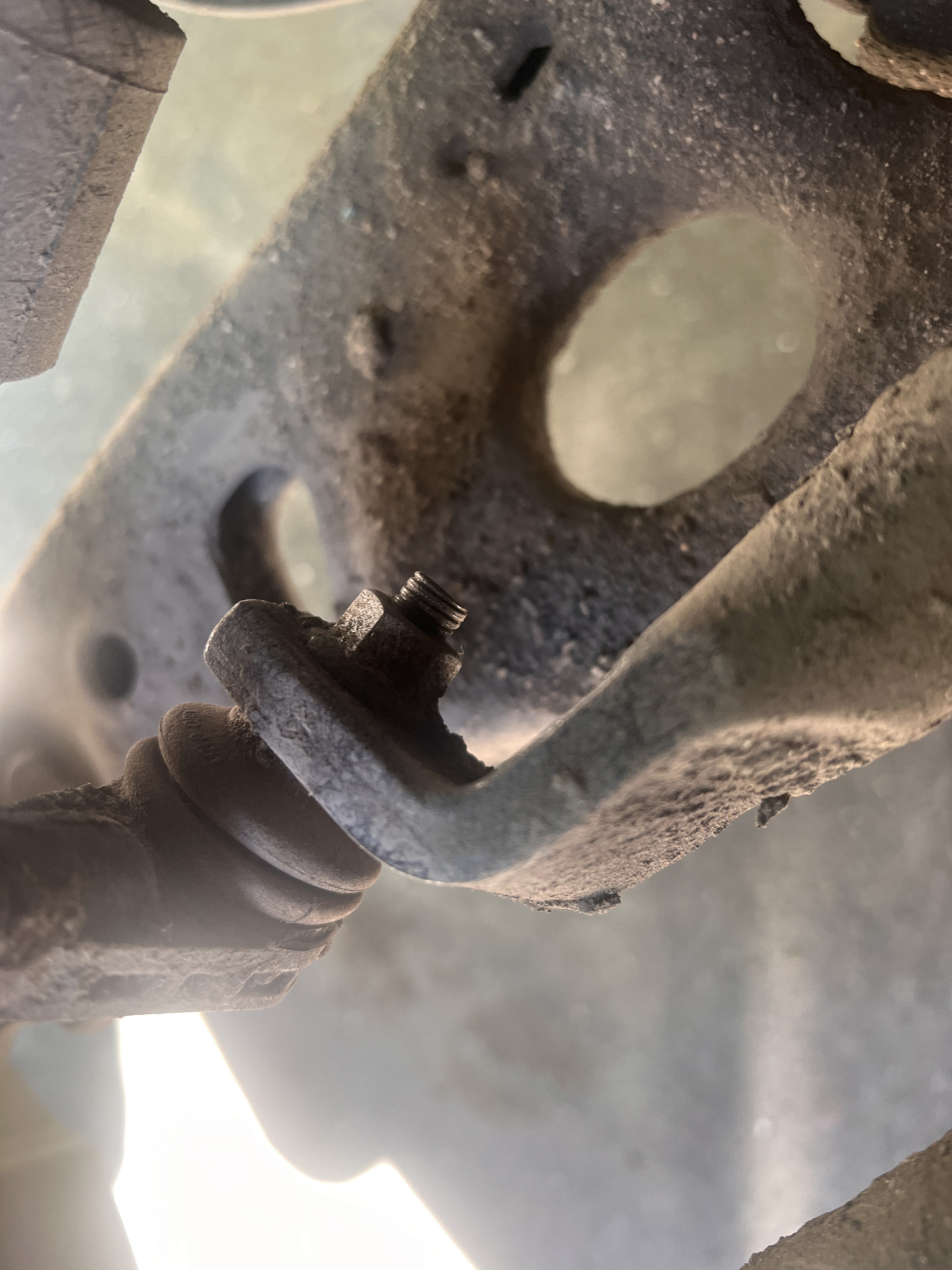 Замена стойки стабилизатора Geely Monjaro — Geely Monjaro, 2 л, 2023 ...