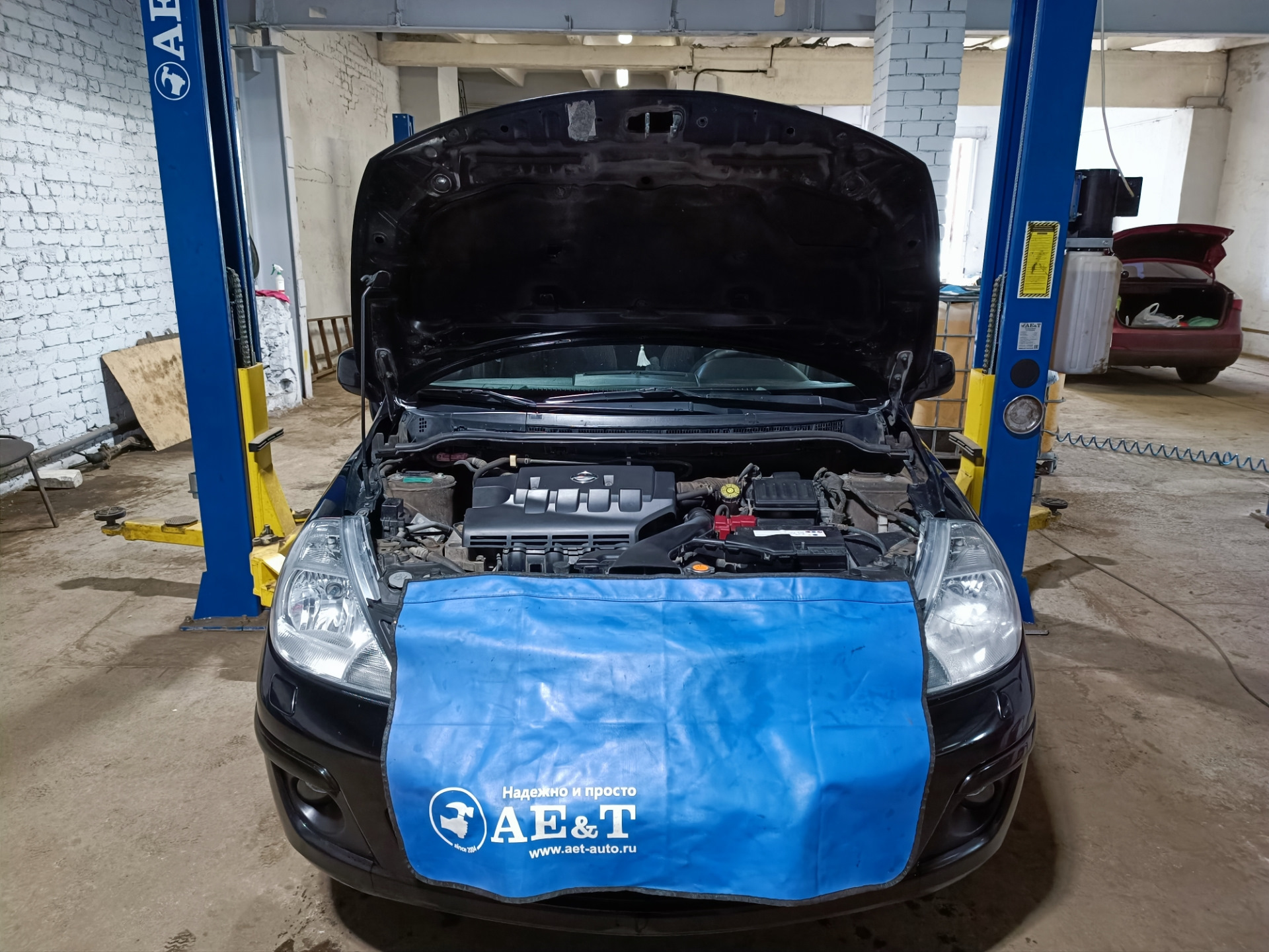 Замена свечей и прокладки впускного коллектора ™ — Nissan Tiida (1G), 1 ...