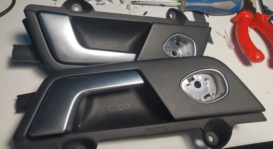 Подсветка внутренних ручек дверей — Audi A4 Avant (B7), 2 л, 2006 года ...