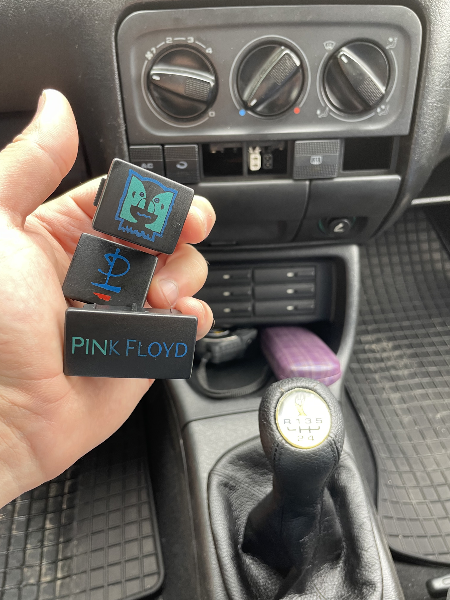 Заглушки Pink Floyd — Volkswagen Golf Mk3, 1,8 л, 1992 года ...