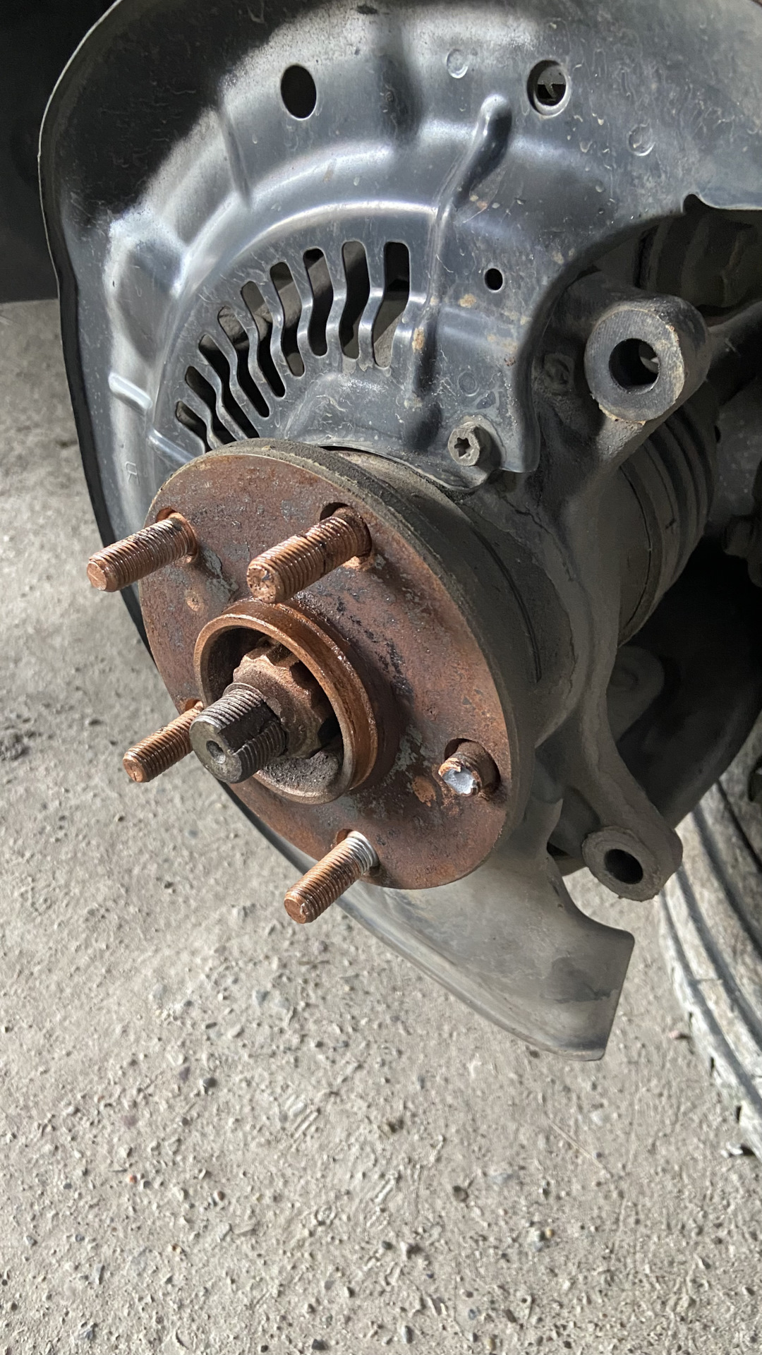 Замена стойки стабилизатора и шпильки ступицы переднего колеса ...