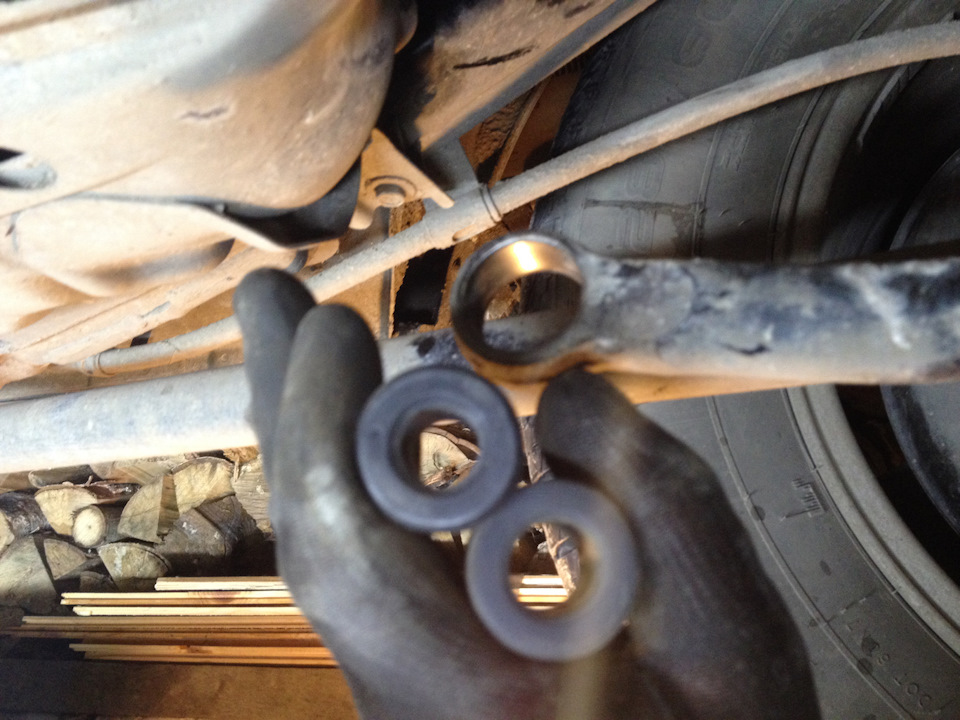 Втулки стабилизатора передние + задние. — Toyota Land Cruiser 200, 4,5 ...