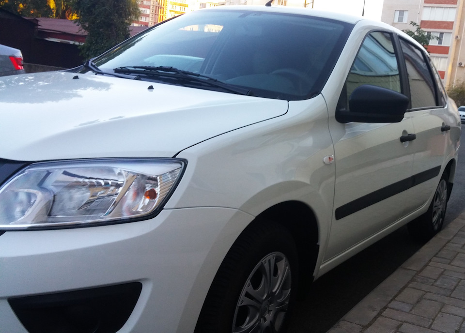 Штатные молдинги на двери — Lada Гранта, 1,6 л, 2018 года | стайлинг ...