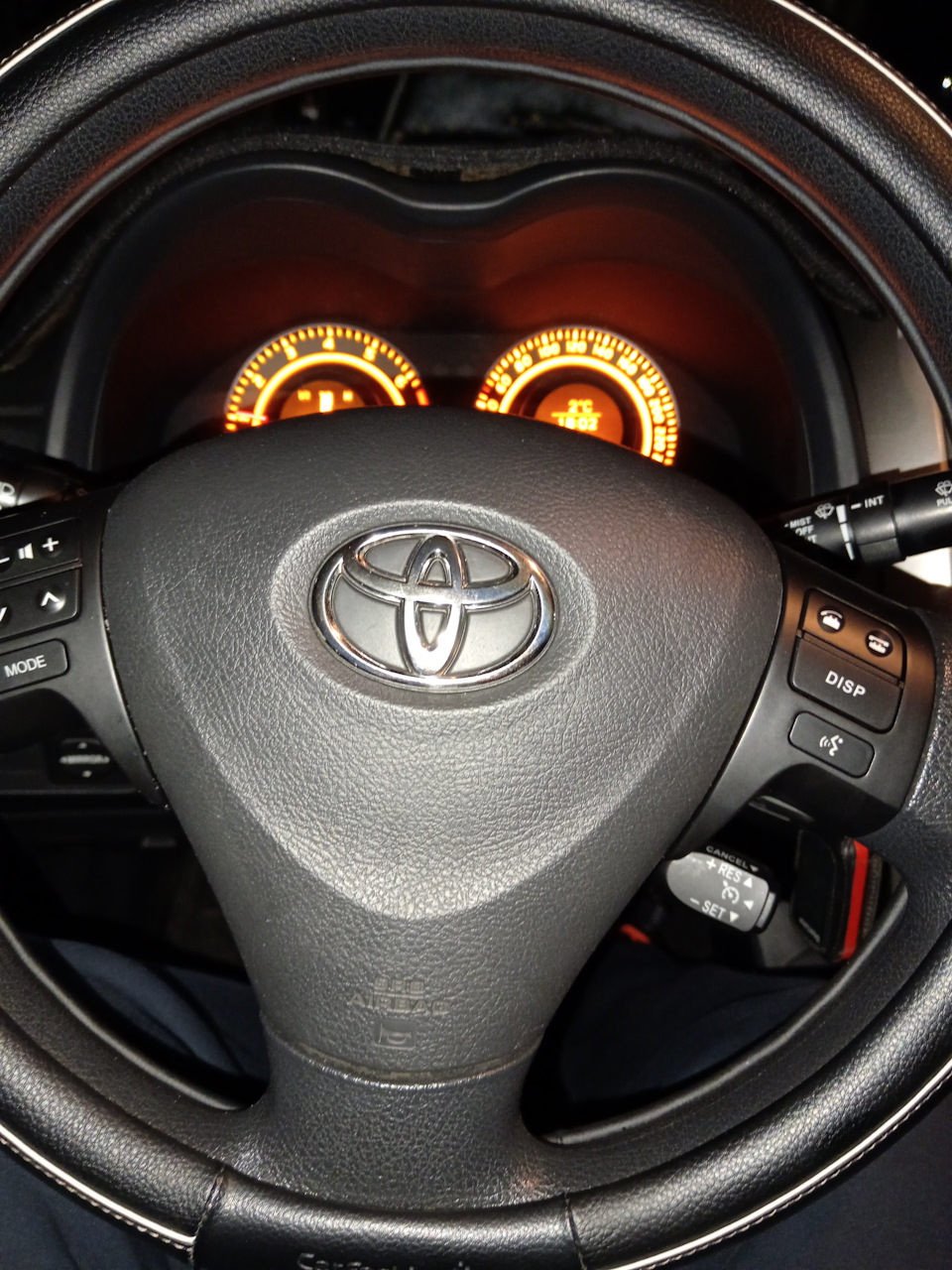Кнопки в руль. — Toyota Corolla (140/150), 1,6 л, 2007 года ...