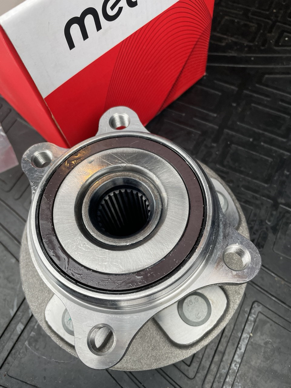 Замена передней левой ступицы — Toyota Camry (XV70), 2,5 л, 2019 года ...